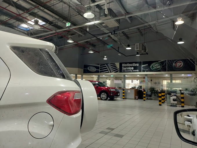 Land Rover Al Quoz Body Shop (Car Dealers) in Dubai | Get Contact ...