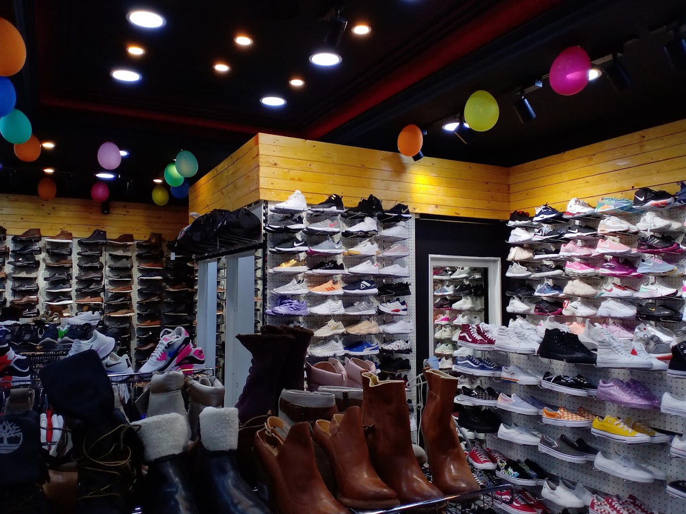 Karakeeb Outlet - Deira (Malls) in Deira | Get Contact Number, Address ...